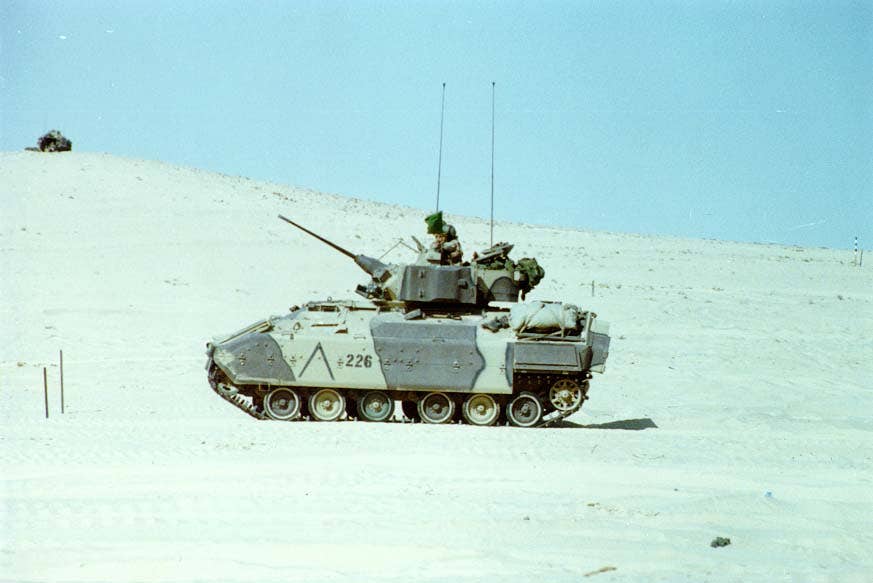 U.S Army MV Painting Operations During the Gulf War - Militarytrader
